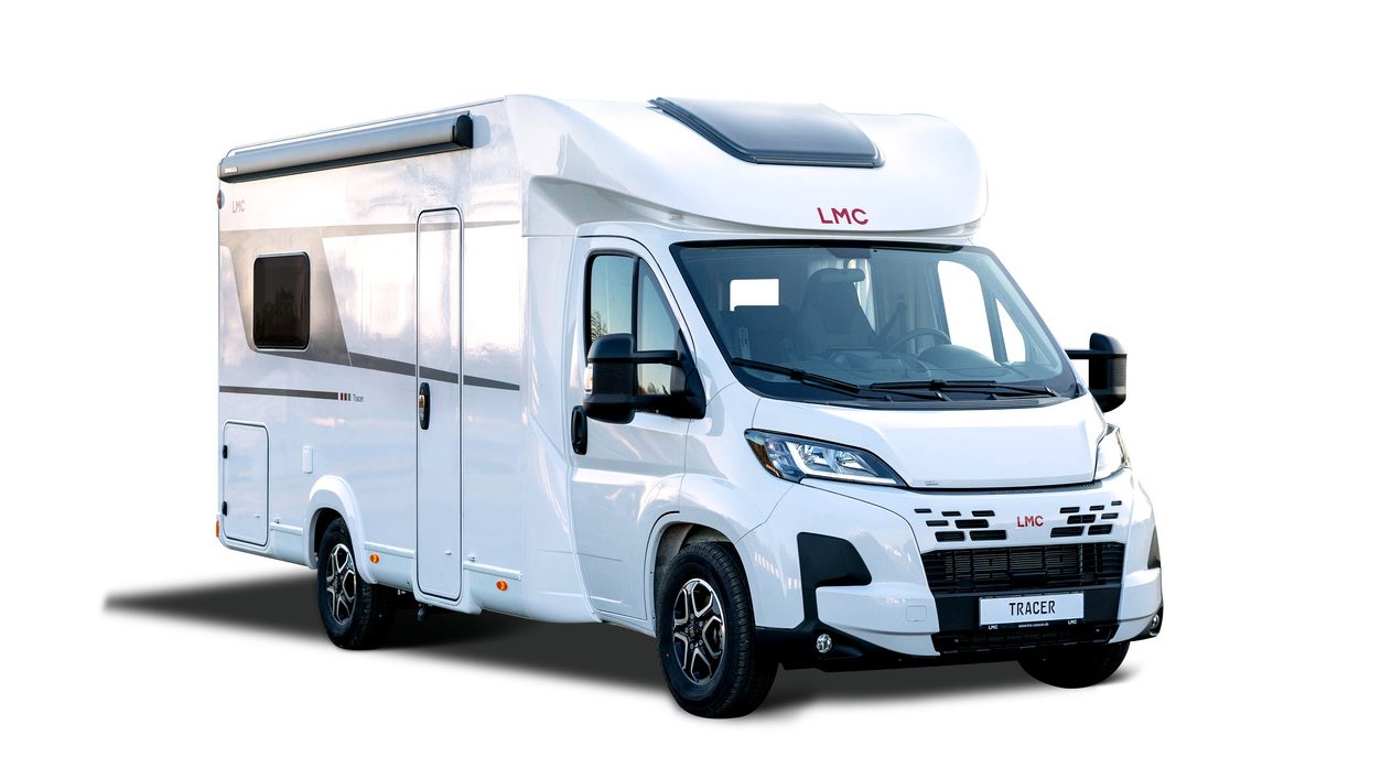 LMC introduceert met Tracer 5 nieuwe halfintegrale campers - Camp to Go