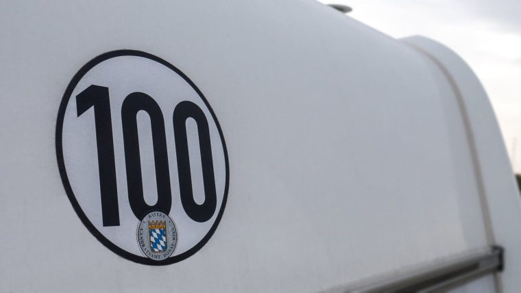 Hoe krijg je een Tempo100-sticker voor je caravan of vouwwagen? - Camp ...
