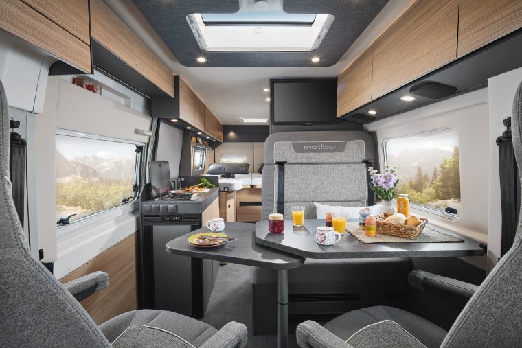 Optimaal ruimtegevoel in gloednieuwe campervan Relax van Malibu - Camp ...